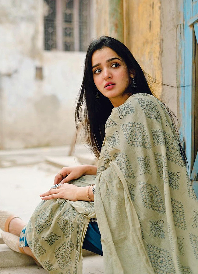 మత్తువదలరా 2 : ఇంటర్‌నెట్‌ను షేక్ చేస్తున్న.. రియా ఎక్కడ? (ఫొటోలు) | Who Is Riya In Mathu ...